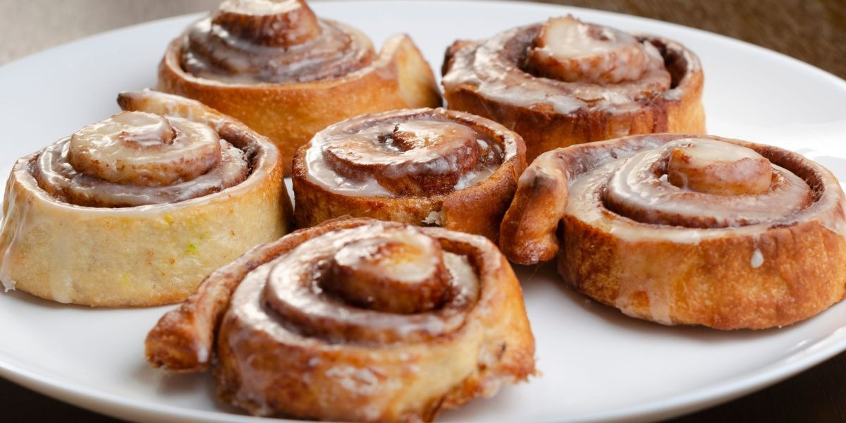 Cinnamon Roll Workshop (Hamilton) - Chocolate Tales Studio - Hamilton ...